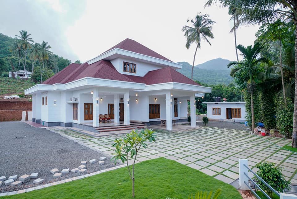 3000 Sq Ft 4BHK Tropical Style Single Storey Beautiful House And Free